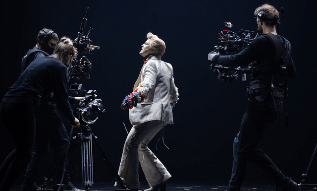 Review The Picture Of Dorian Gray Brings World Class Spectacle Back To
