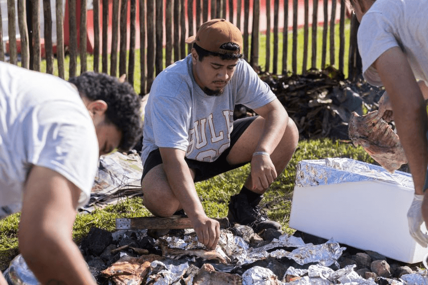 How to prepare a Sāmoan umu | The Spinoff