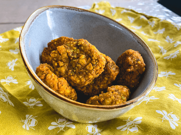 A beginner’s guide to the deep-fried deliciousness of pakora | The Spinoff