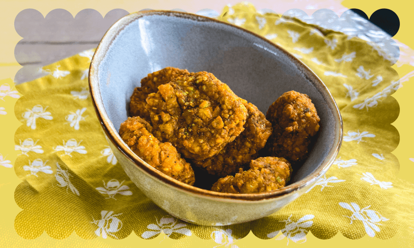 A beginner’s guide to the deep-fried deliciousness of pakora | The Spinoff
