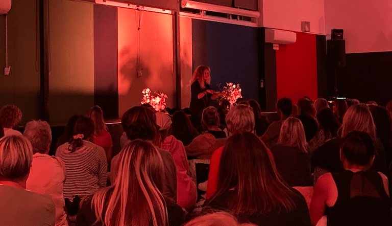 What happens when Rachel Hunter sells out a Christchurch school hall ...