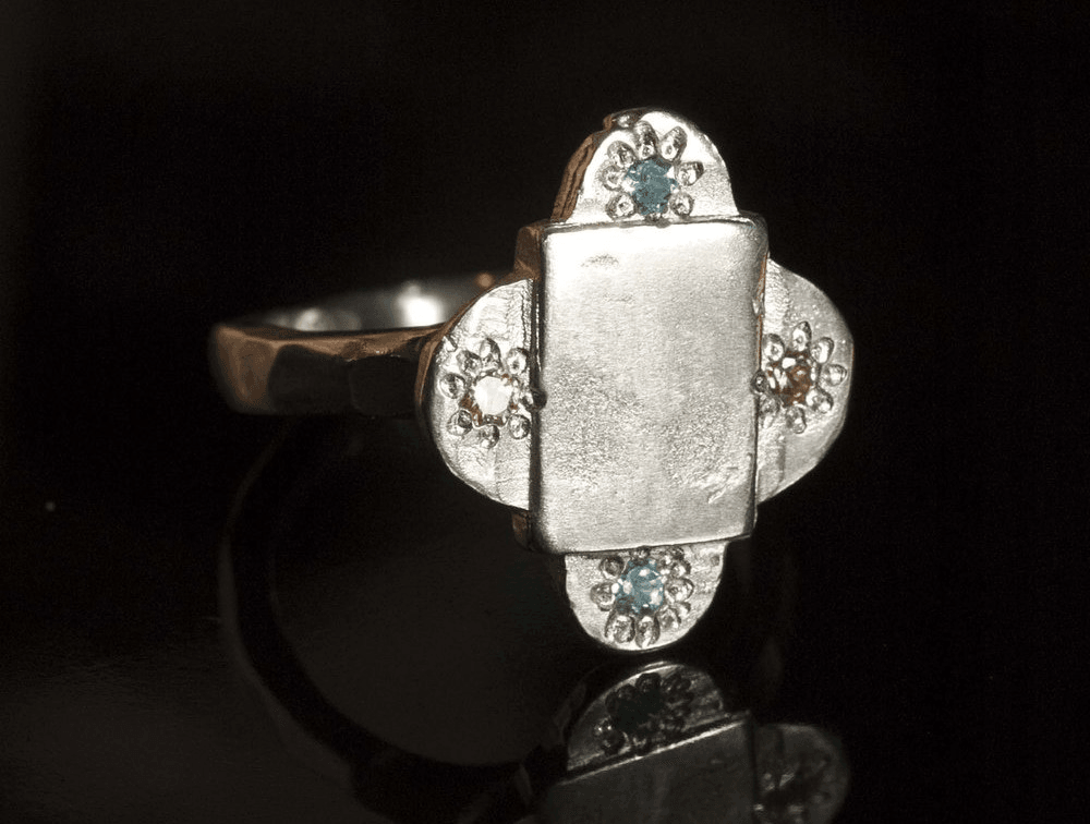 The Kāpiti jeweller taking on the world | The Spinoff