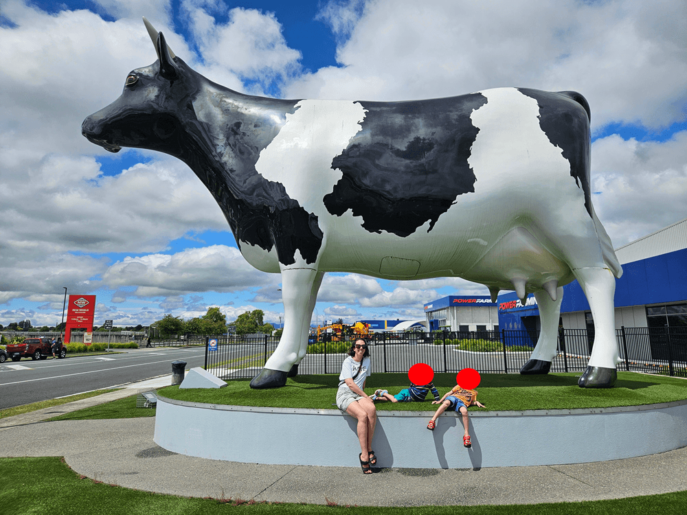An ode to the Morrinsville Megacow, the nation’s id in a single object ...